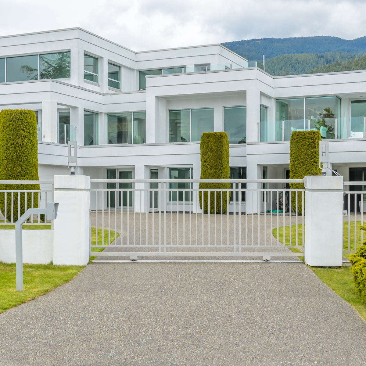 Choosing the Right Gate Operator for Your Property – Elite Gates